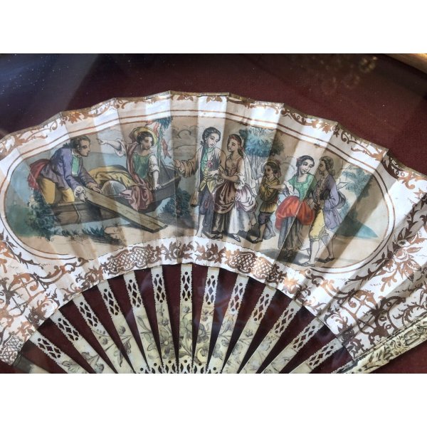 ANTICO VENTAGLIO TECA CARTA DECORO SCENA ROMANTICA CORNICE DORATA OLD HAND FAN